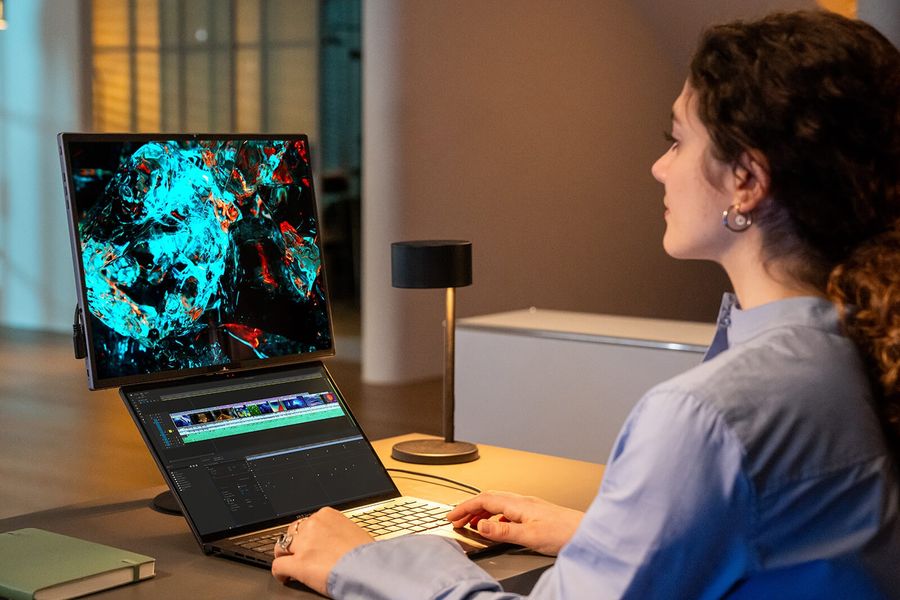 Asus ZenScreen Fold OLED MQ17QH - Son-Vidéo.com